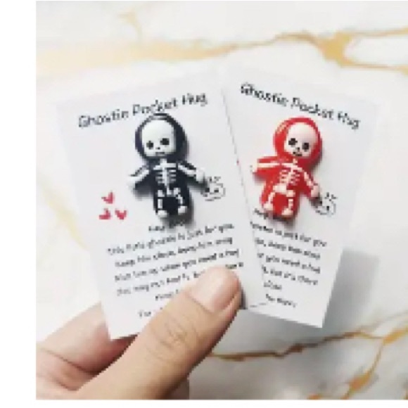 Accessories | Nwt One Ghostie Pocket Hug Set Black And Red | Poshmark